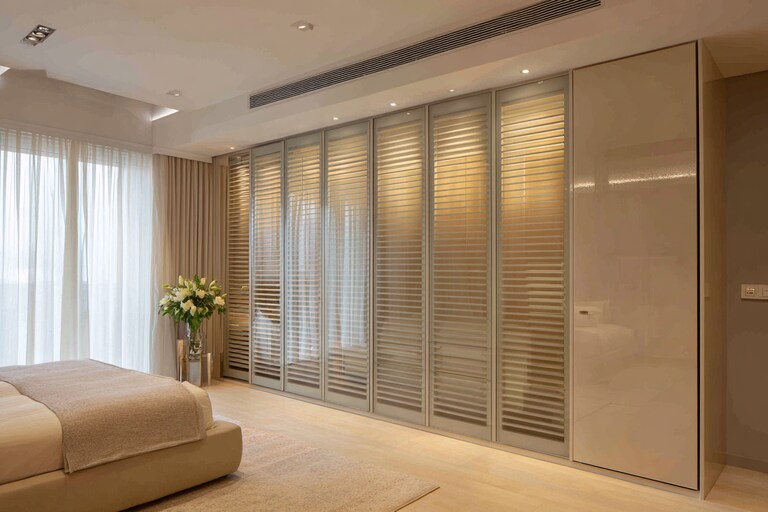 Full-Length Modern Sliding Wardrobe Design With Lacquered Glass Shutters