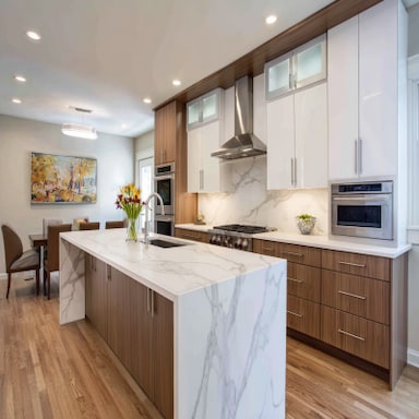 4 Large Modular Kitchen with Engineered Quartz Backsplash Ideas & Images