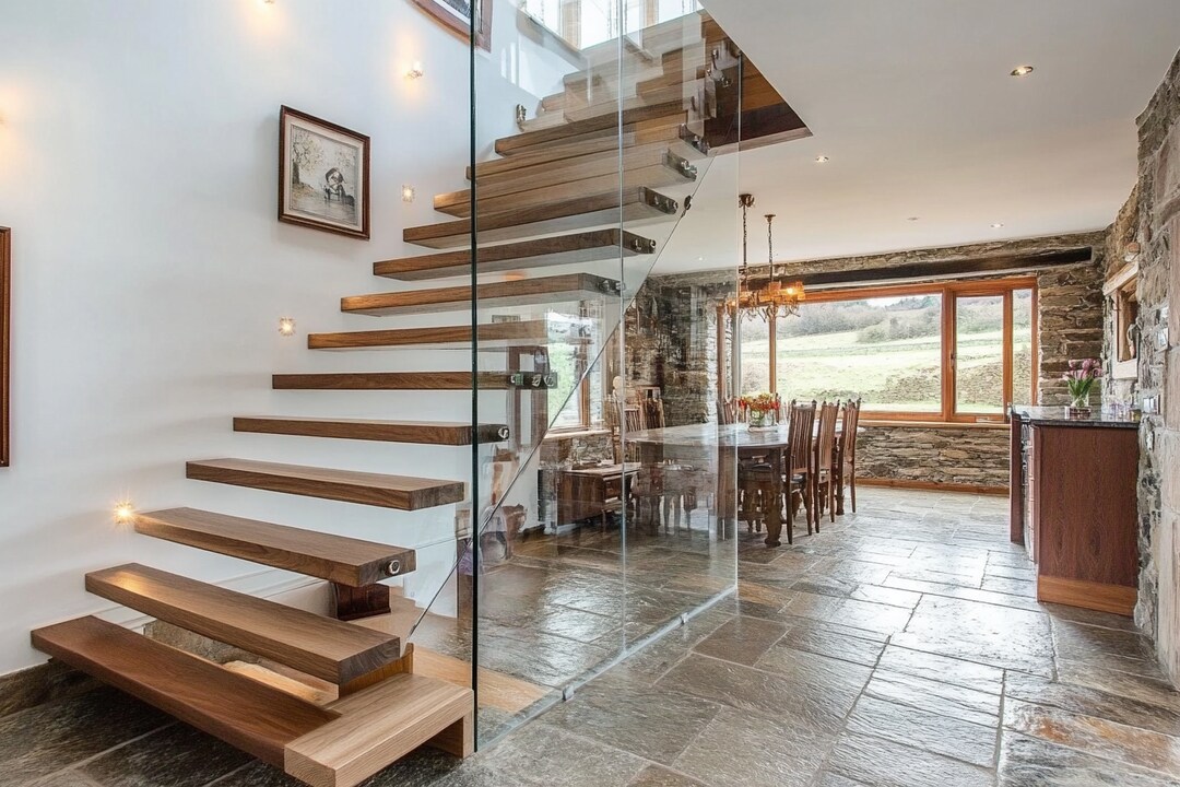 Stylish Modern Floating Winder Staircase Design in Wood and Glass